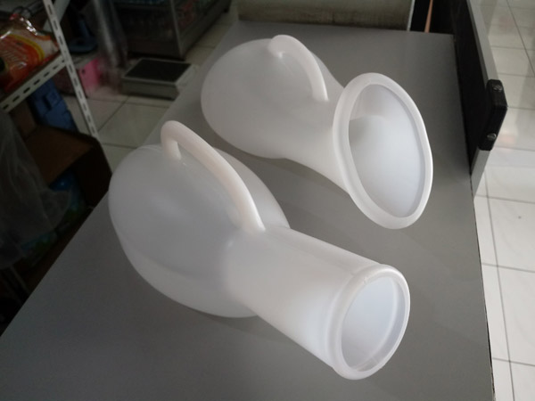 Urinal Plastik untuk Perempuan dan Laki-Laki di Alkes Marinno Semarang ...